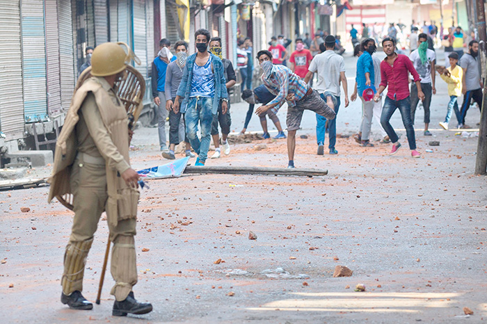Stone for a stone – Kanpur residents to go to Kashmir to throw stones ...