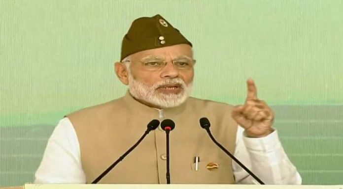 Prime Minister Modi hoists national flag to commemorate the 75th ...