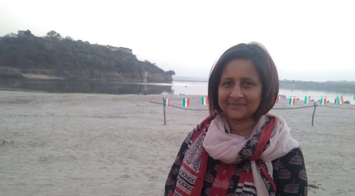 Congress-friendly journalist tries to shield Dynasty, but Rahul Gandhi ...