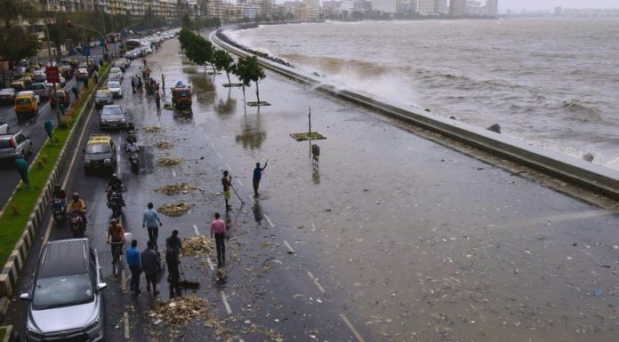 Video: Sea dumps the garbage back on to the Marine Drive as high tide hits Mumbai - Opindia News