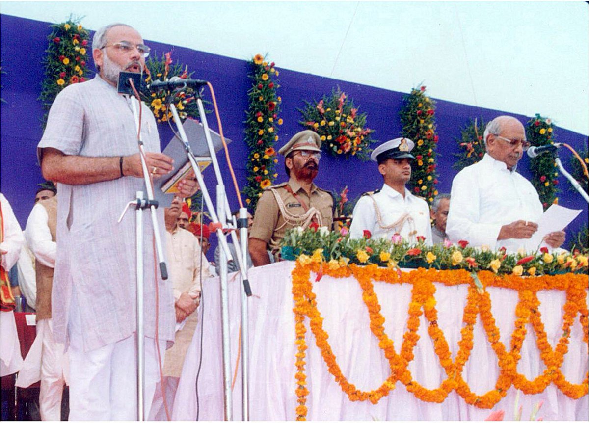Watch: Narendra Modi taking oath as Gujarat Chief Minister on 7 October ...
