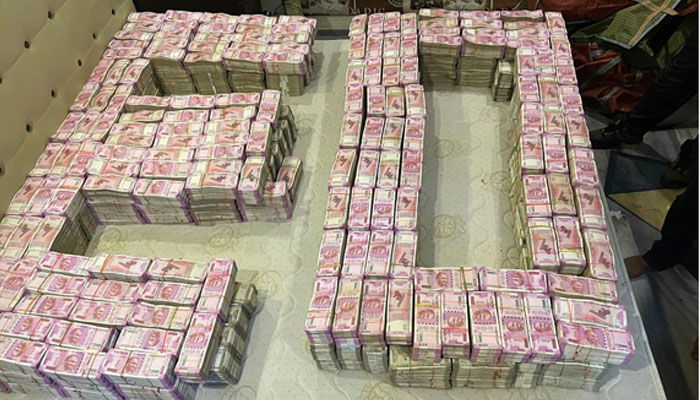 ED recovering 2nd stash of cash from Partha Chatterjee's aide triggers ...