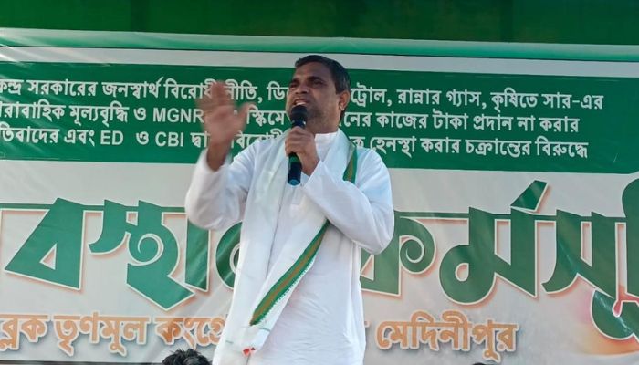 TMC leaders like Mimi Chakraborty and Nusrat Jahan are looting people ...