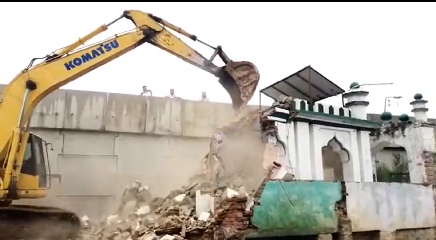 Kanpur: Mazaar obstructing widening of highway demolished