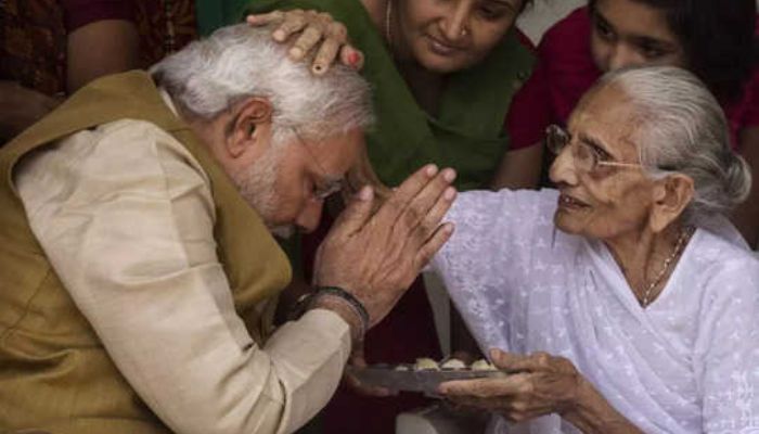PM Modi visits his mother in hospital in Ahmedabad - TrendRadars India
