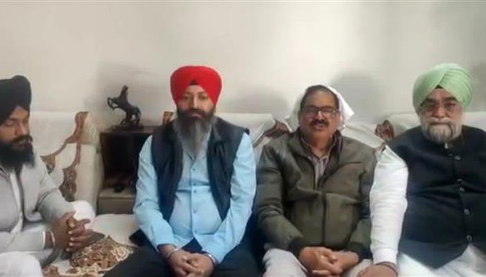 SGPC's DPC task force met Sindhi community members after copies of Guru ...