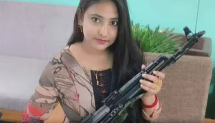 Facebook Like Machine Gun Girl