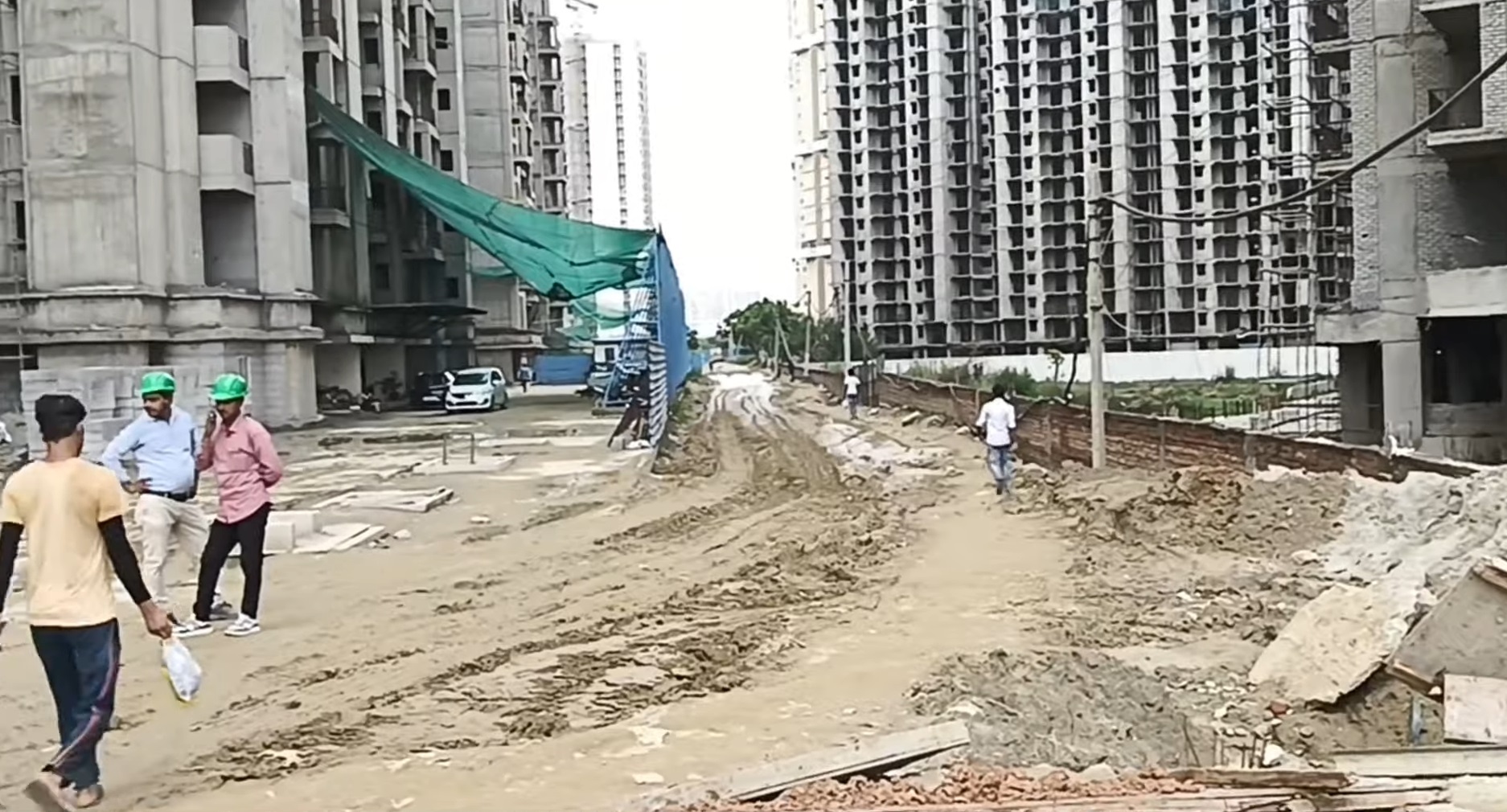 4 killed after lift crashes in under-construction building in Noida