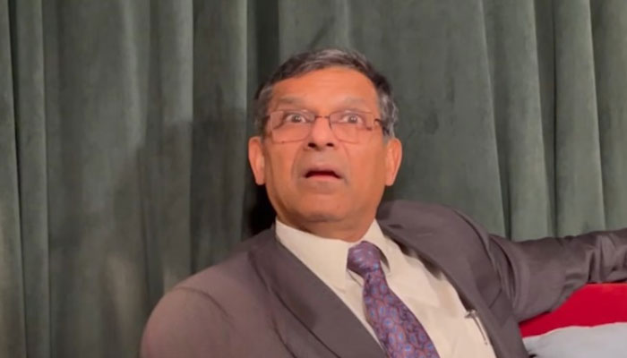 Former RBI Governor Raghu Ram Rajan steps out to defend Congress MP ...