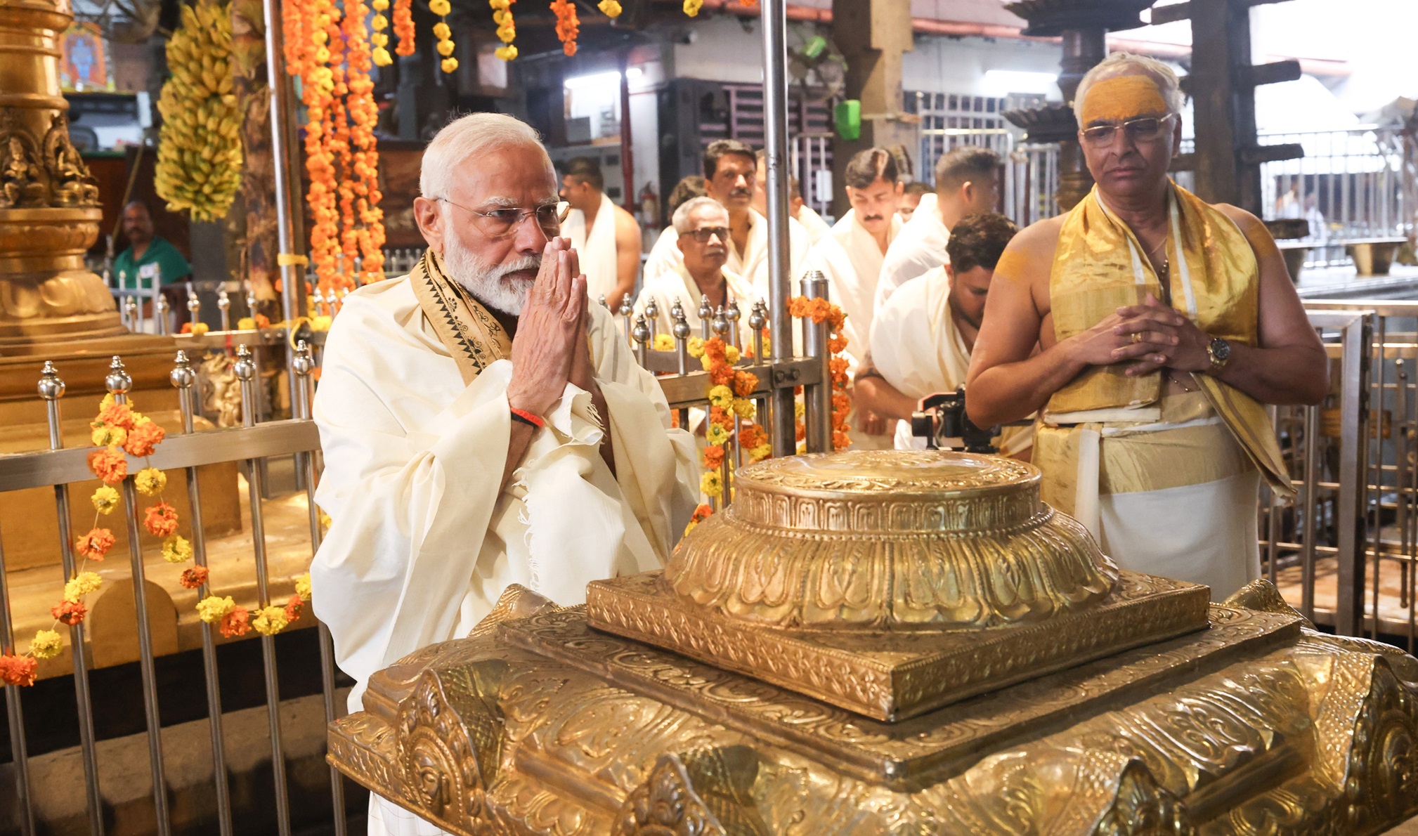 PM Modi visits Guruvayur Temple in Kerala, attends wedding of Suresh ...