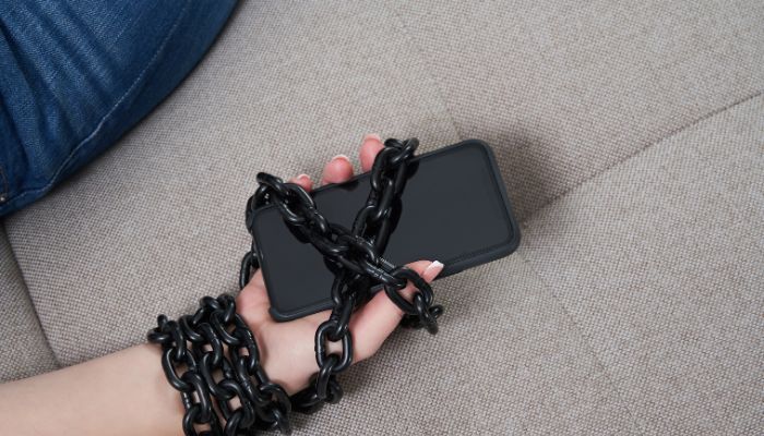 Fed up over wife's Instagram reels 'addiction', Karnataka man dies by ...