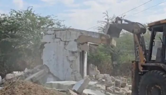 Minor boy attacks 2 farmers; encroachment by his father bulldozed