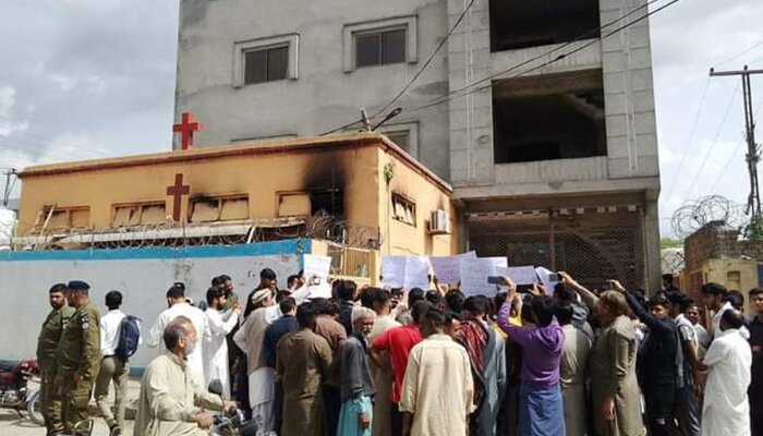 Pakistan: Presbyterian church in Gujar Khan set on fire a day after ...