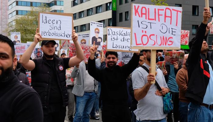 Islamists demands the establishment of a caliphate in Germany