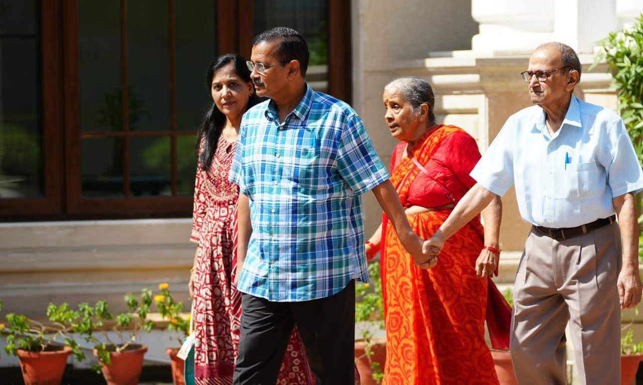 Arvind Kejriwal vacates official residence, moves to bungalow in ...