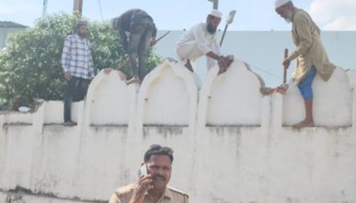 UP: Muslims demolish mosque wall built on government land in Sambhal ...