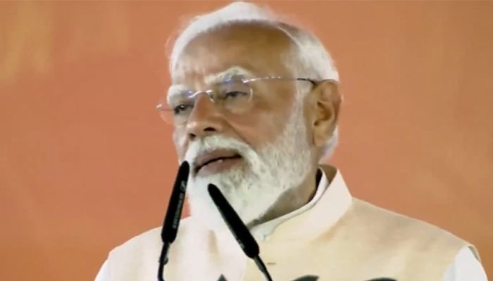 West Bengal: PM Modi flags off India's first Vande Bharat sleeper train ...