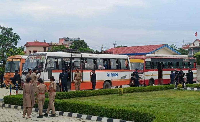 Uttar Pradesh: 453 Nepali youths trapped in a forced pyramid network ...