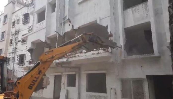 Kolkata Municipal Corporation launches major demolition drive, razes ...